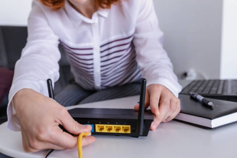 How to Reset Ubee Router (Step-by-Step Guide) | DeviceTests